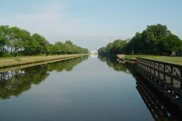 Kruiwagen, kiepkar en schop: de aanleg van het Van Starkenborghkanaal ...